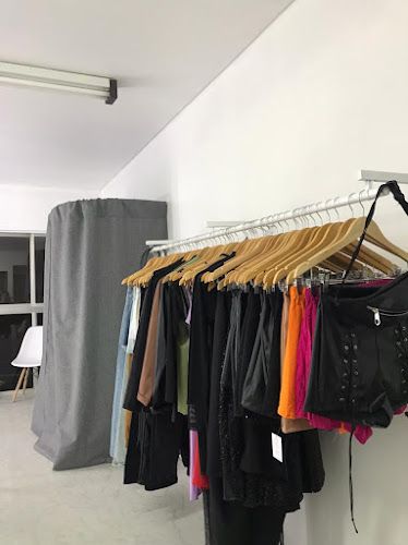 Isolina indumentaria - CONTRAPUNTO DIGITAL