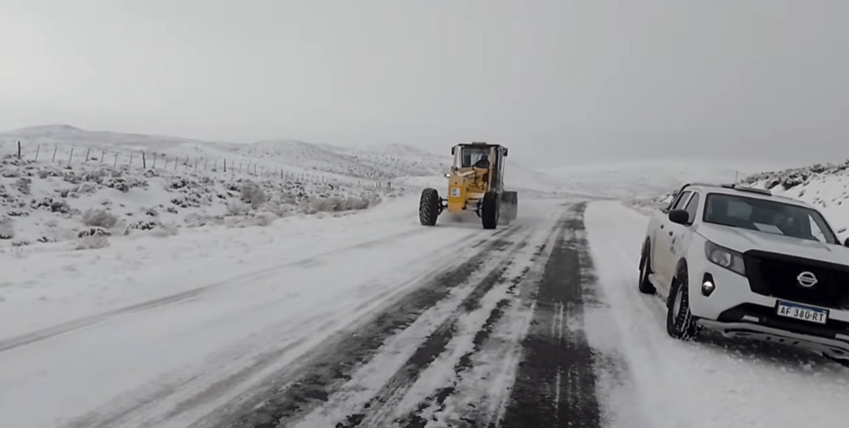 Advertencia de nevadas y hielo en rutas de Chubut: Precaución al ...