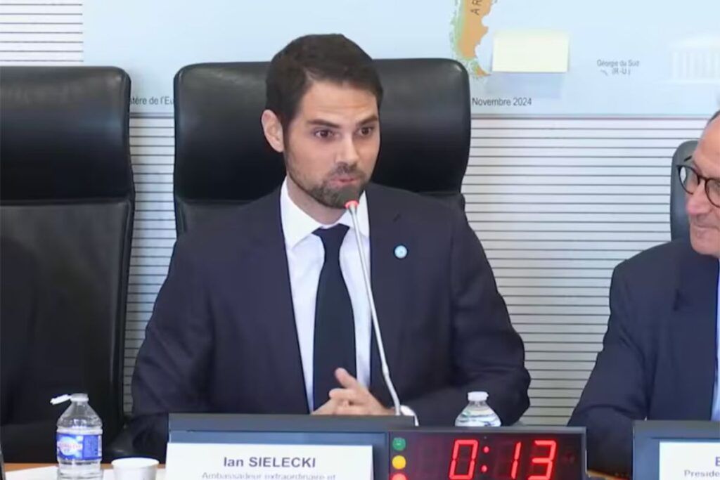 Embajador argentino en Francia exige corrección de mapa que mostraría a ...